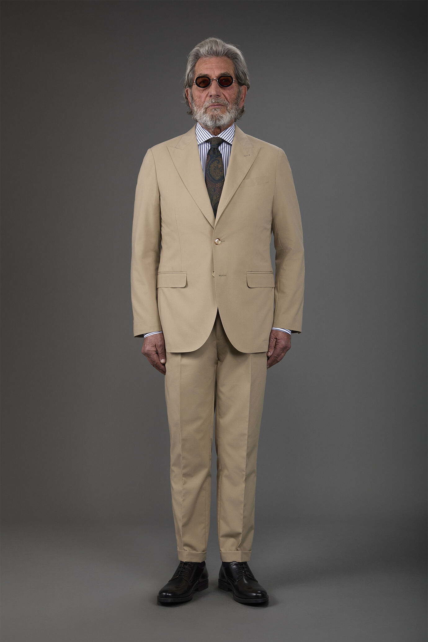 Costume pour homme à simple boutonnage avec pantalon à simple pli ...