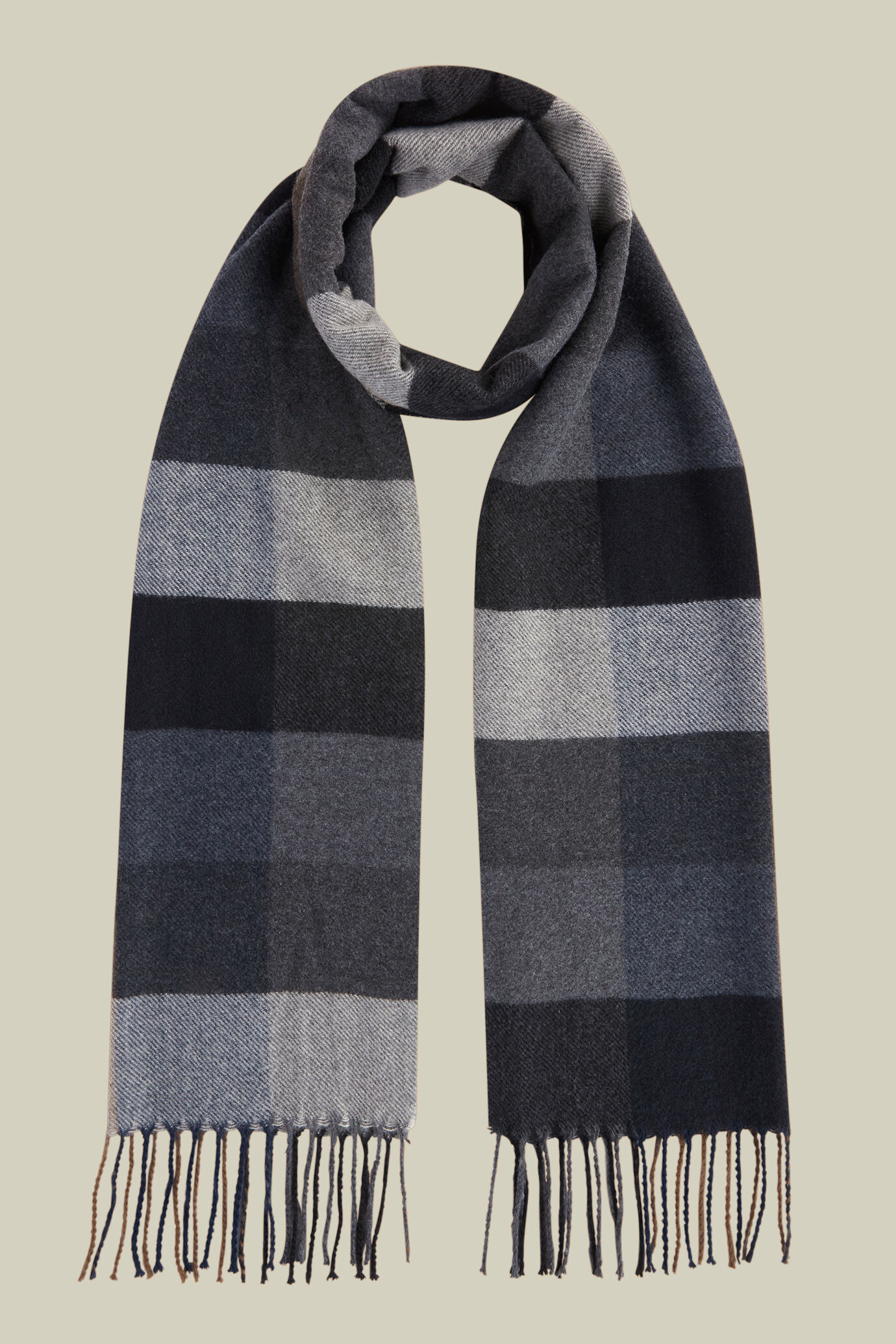 Men's checked scarf with fringes | Doppelganger | Shawls and Foulards ...