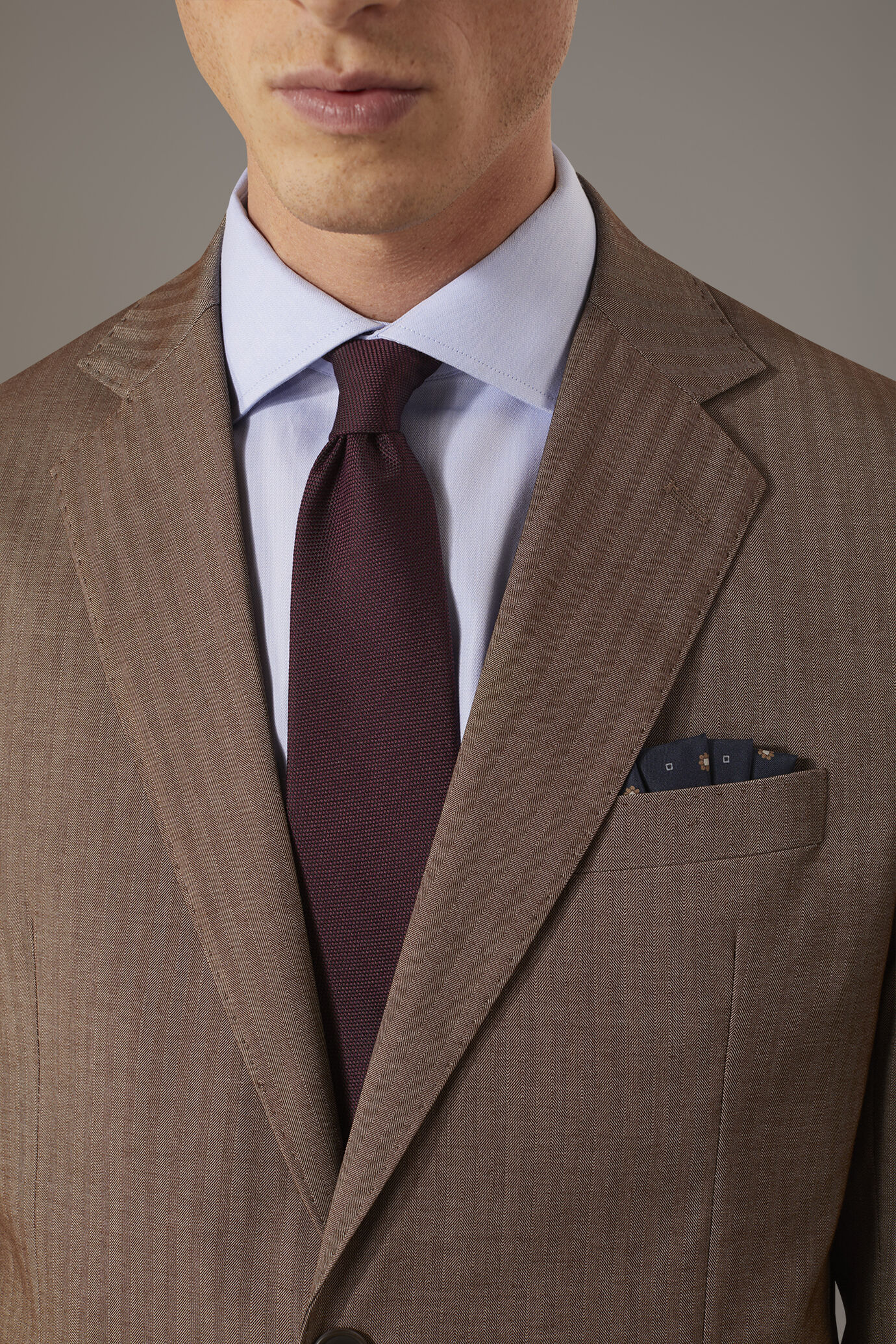 Regular fit single-breasted suit patterned herringbone fabric with ...