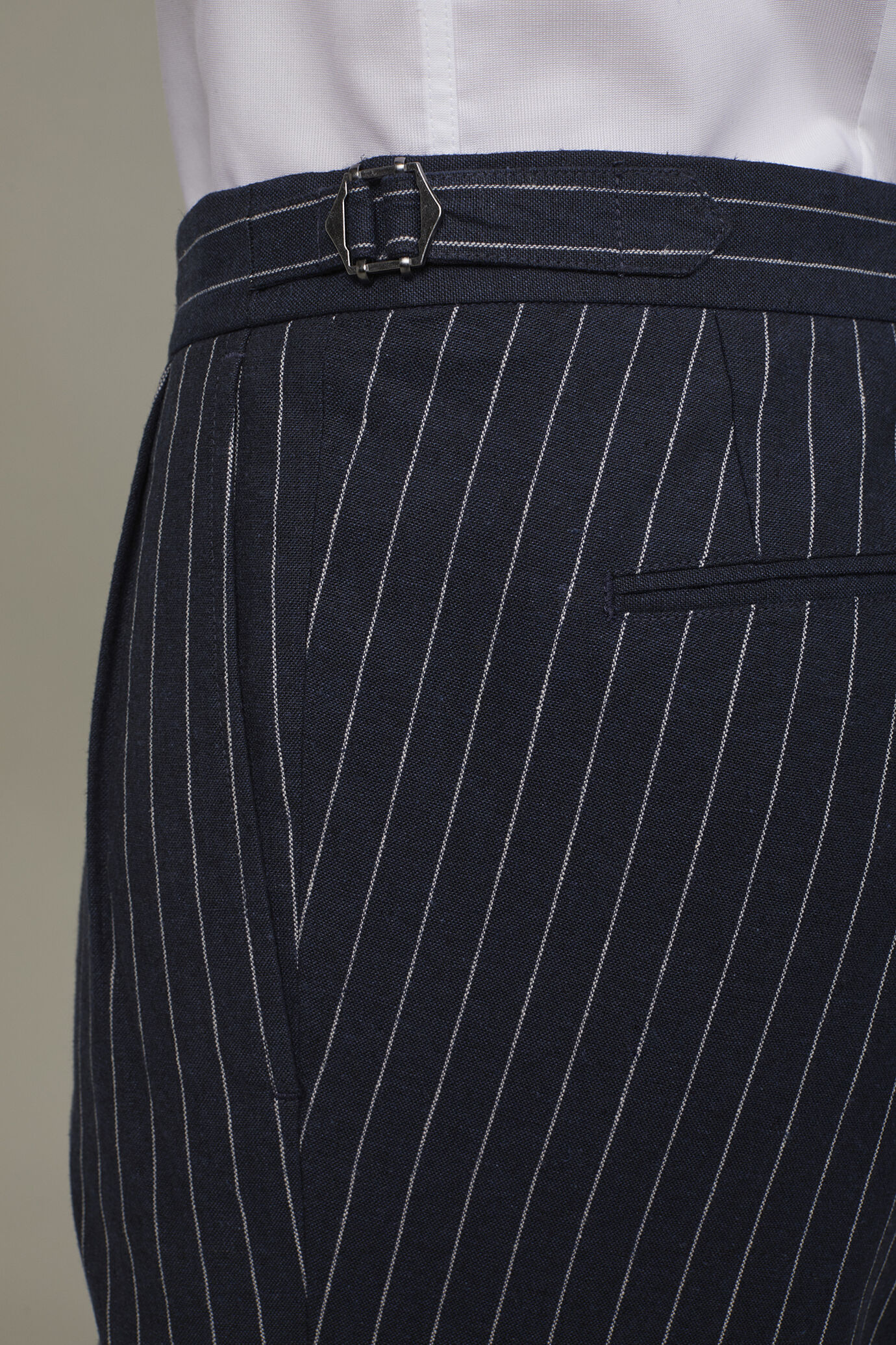 Pantalone classico uomo con doppia pince tessuto lino e cotone con ...